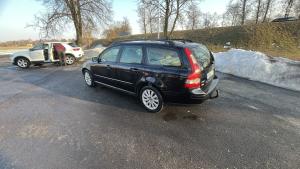 Black Volvo V50 2005 in Vilnius, with an engine capacity of 2.00 L and mileage of 400 thousand km for 1350 €, photo 5 on AUTOMOTO.COM.LV