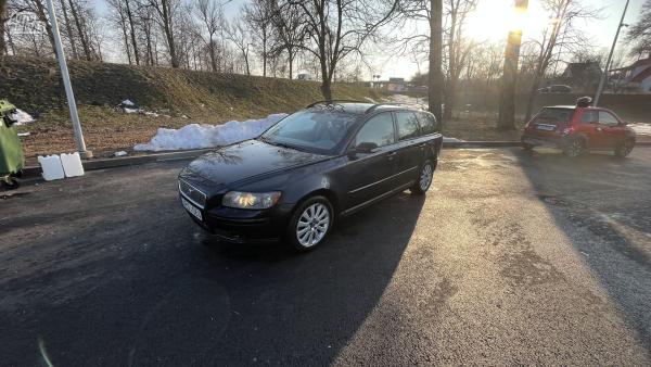 Black Volvo V50 2005 in Vilnius, with an engine capacity of 2.00 L and mileage of 400 thousand km for 1350 €, photo 6 on AUTOMOTO.COM.LV