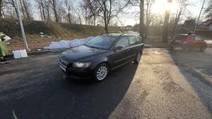 Black Volvo V50 2005 in Vilnius, with an engine capacity of 2.00 L and mileage of 400 thousand km for 1350 €, photo 6 on AUTOMOTO.COM.LV