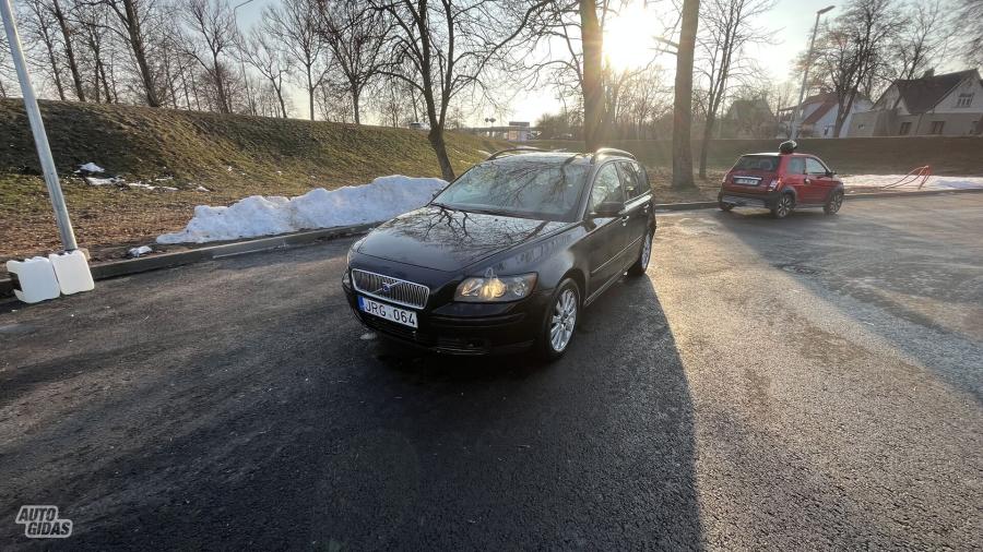 Black Volvo V50 2005 in Vilnius, with an engine capacity of 2.00 L and mileage of 400 thousand km for 1350 €, photo 7 on AUTOMOTO.COM.LV