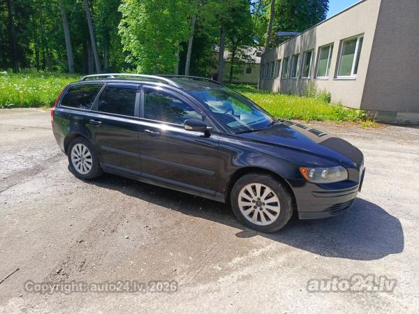 Черный Вольво В50 2005 в Тюри, объемом двигателя 2.00 л и пробегом 326 тыс. км за 1500 €, фото 1 на AUTOMOTO.COM.LV
