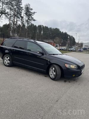 Black Volvo V50 2005 in Valmiera, with an engine capacity of 2.00 L and mileage of 504 thousand km for 1300 €, photo 3 on AUTOMOTO.COM.LV