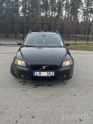 Black Volvo V50 2005 in Valmiera, with an engine capacity of 2.00 L and mileage of 504 thousand km for 1300 €, photo 4 on AUTOMOTO.COM.LV