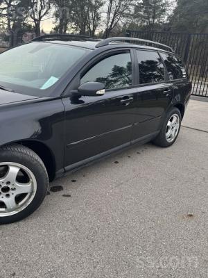 Black Volvo V50 2005 in Valmiera, with an engine capacity of 2.00 L and mileage of 504 thousand km for 1300 €, photo 5 on AUTOMOTO.COM.LV