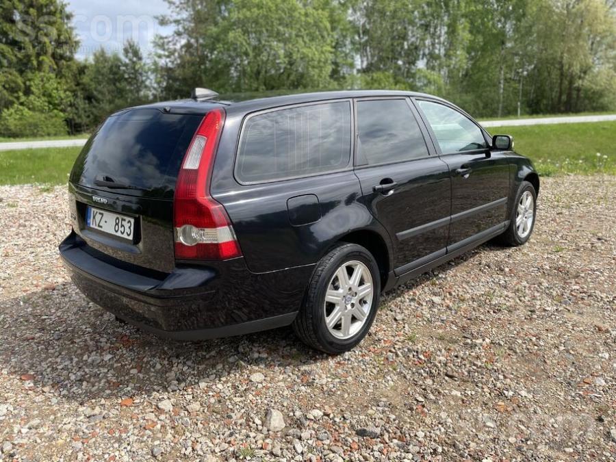 Black Volvo V50 2005 in Cesis, with an engine capacity of 1.60 L and mileage of 0 thousand km for 1390 €, photo 1 on AUTOMOTO.COM.LV