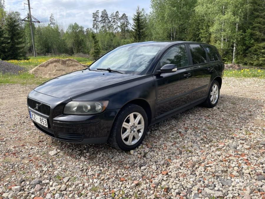 Black Volvo V50 2005 in Cesis, with an engine capacity of 1.60 L and mileage of 0 thousand km for 1390 €, photo 4 on AUTOMOTO.COM.LV