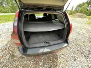 Black Volvo V50 2005 in Cesis, with an engine capacity of 1.60 L and mileage of 0 thousand km for 1390 €, photo 8 on AUTOMOTO.COM.LV