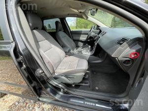 Black Volvo V50 2005 in Cesis, with an engine capacity of 1.60 L and mileage of 0 thousand km for 1390 €, photo 9 on AUTOMOTO.COM.LV