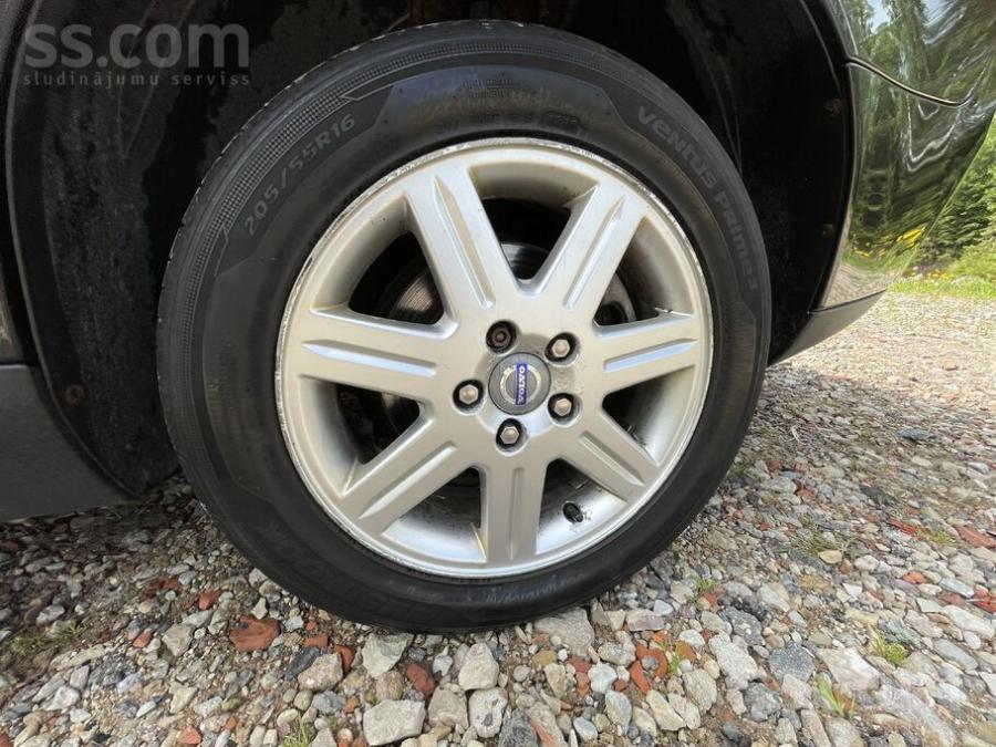 Black Volvo V50 2005 in Cesis, with an engine capacity of 1.60 L and mileage of 0 thousand km for 1390 €, photo 12 on AUTOMOTO.COM.LV