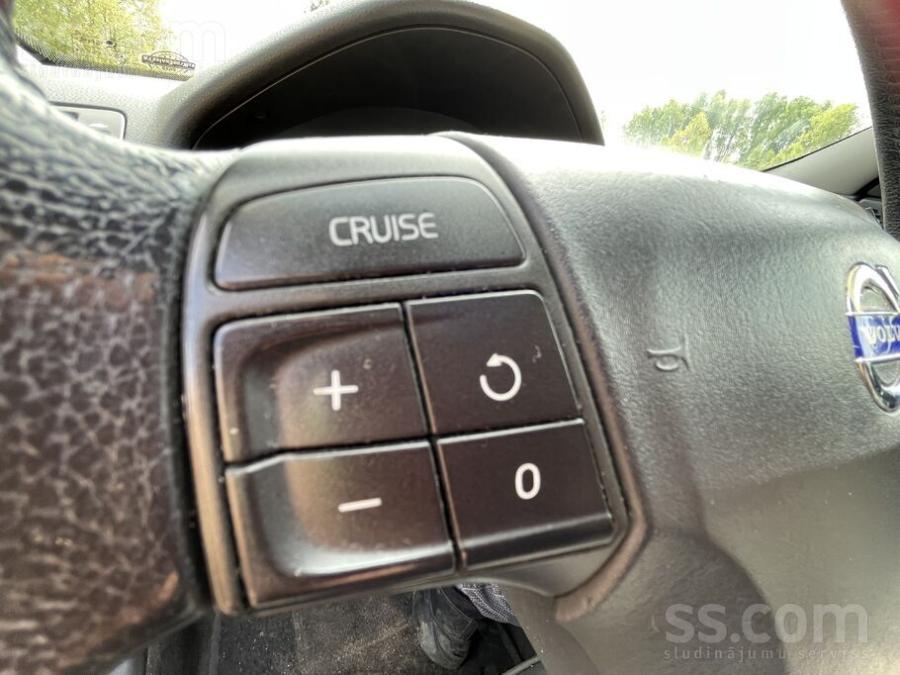 Black Volvo V50 2005 in Cesis, with an engine capacity of 1.60 L and mileage of 0 thousand km for 1390 €, photo 13 on AUTOMOTO.COM.LV