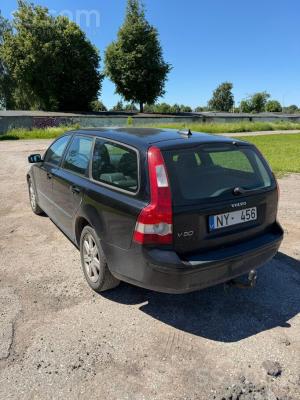 Black Volvo V50 2005 in Riga, with an engine capacity of 2.00 L and mileage of 0 thousand km for 590 €, photo 4 on AUTOMOTO.COM.LV