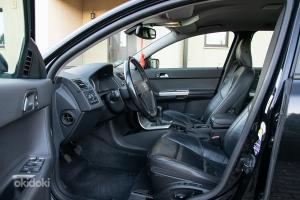 Black Volvo V50 2005 in Paide, with an engine capacity of 2.00 L and mileage of 256 thousand km for 3590 €, photo 6 on AUTOMOTO.COM.LV