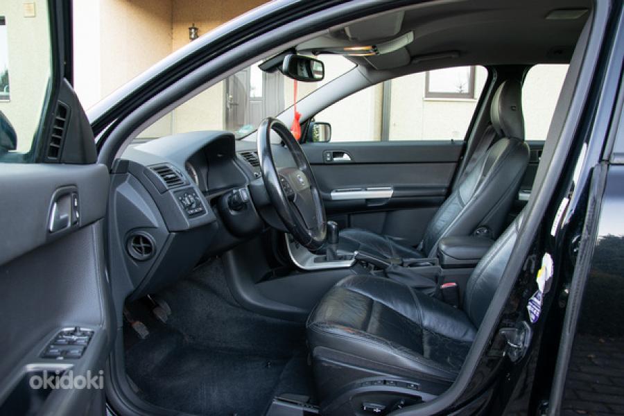 Black Volvo V50 2005 in Paide, with an engine capacity of 2.00 L and mileage of 256 thousand km for 3590 €, photo 6 on AUTOMOTO.COM.LV