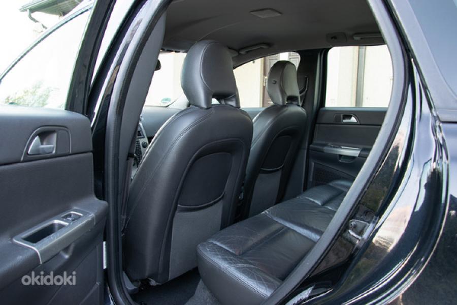 Black Volvo V50 2005 in Paide, with an engine capacity of 2.00 L and mileage of 256 thousand km for 3590 €, photo 8 on AUTOMOTO.COM.LV