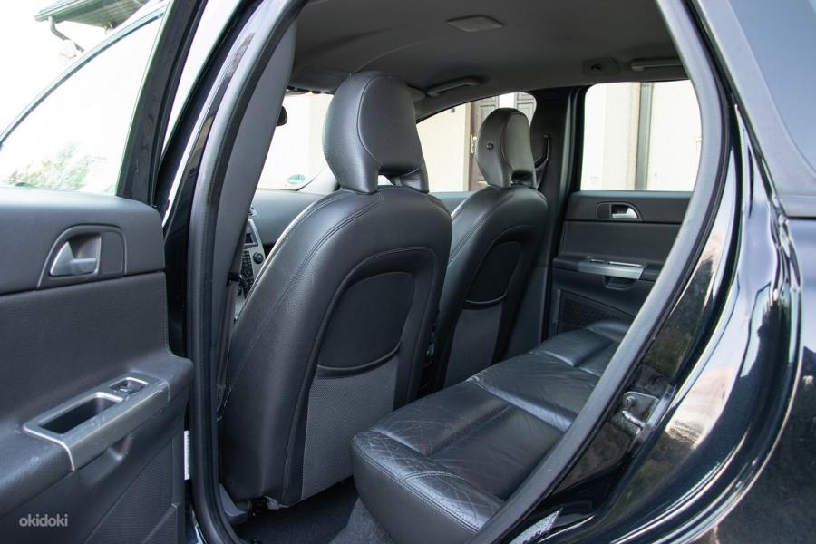 Black Volvo V50 2005 in Paide, with an engine capacity of 2.00 L and mileage of 256 thousand km for 3590 €, photo 23 on AUTOMOTO.COM.LV
