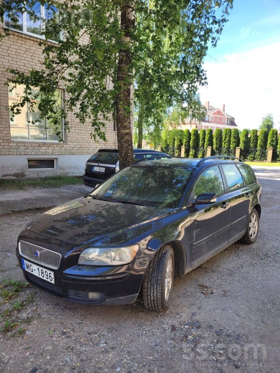 Black Volvo V50 2005 in Gulbene, with an engine capacity of 1.80 L and mileage of 305 thousand km for 1000 €, photo 1 on AUTOMOTO.COM.LV