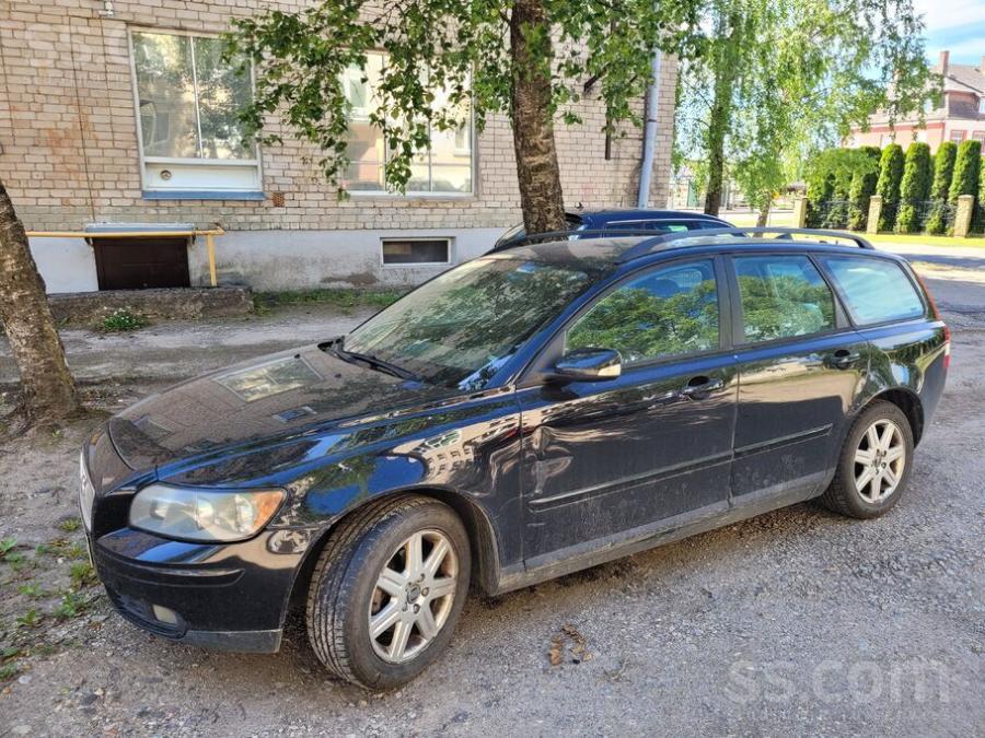 Black Volvo V50 2005 in Gulbene, with an engine capacity of 1.80 L and mileage of 305 thousand km for 1000 €, photo 3 on AUTOMOTO.COM.LV