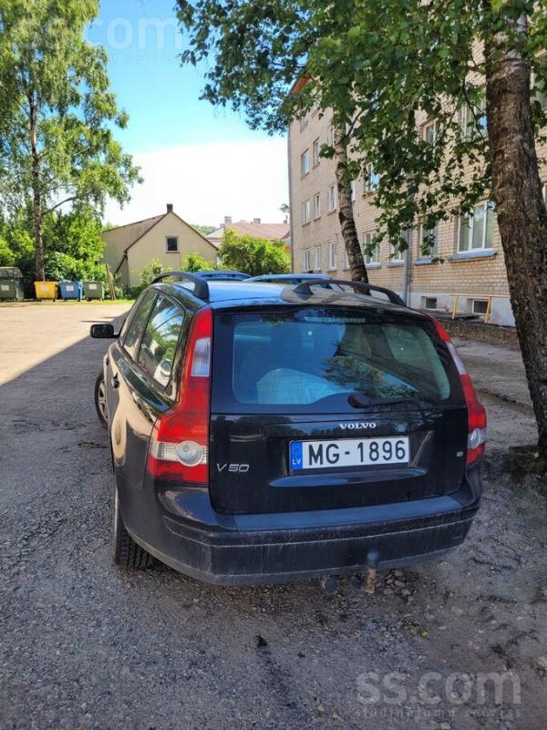 Black Volvo V50 2005 in Gulbene, with an engine capacity of 1.80 L and mileage of 305 thousand km for 1000 €, photo 3 on AUTOMOTO.COM.LV
