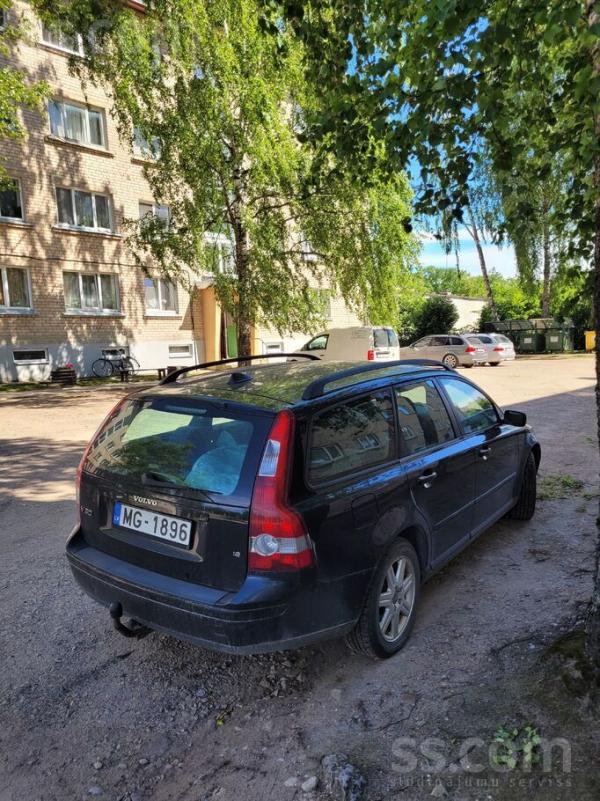 Black Volvo V50 2005 in Gulbene, with an engine capacity of 1.80 L and mileage of 305 thousand km for 1000 €, photo 4 on AUTOMOTO.COM.LV