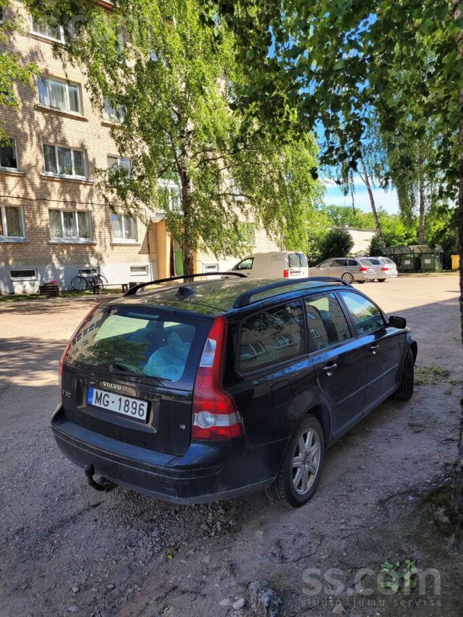 Black Volvo V50 2005 in Gulbene, with an engine capacity of 1.80 L and mileage of 305 thousand km for 1000 €, photo 5 on AUTOMOTO.COM.LV