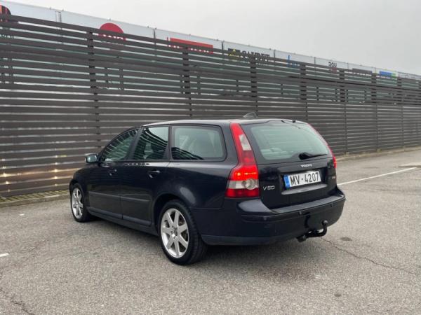 Melns Volvo V50 2005 Rīga, ar dzinēja tilpumu 2.00 L un nobraukumu 0 tūkst. km par 2300 €, foto 4 vietnē AUTOMOTO.COM.LV