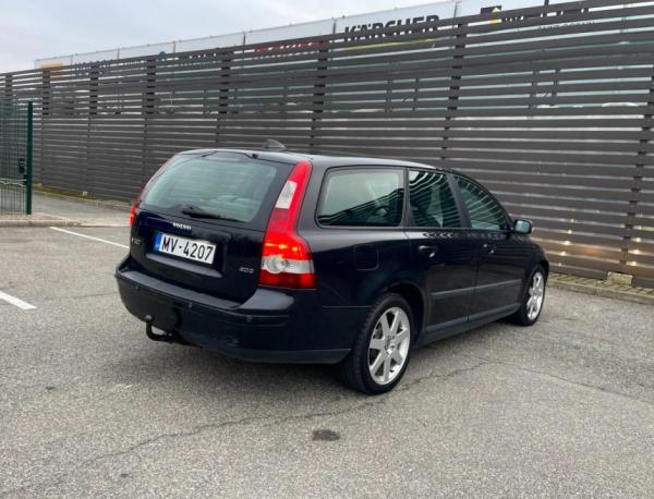 Melns Volvo V50 2005 Rīga, ar dzinēja tilpumu 2.00 L un nobraukumu 0 tūkst. km par 2300 €, foto 5 vietnē AUTOMOTO.COM.LV