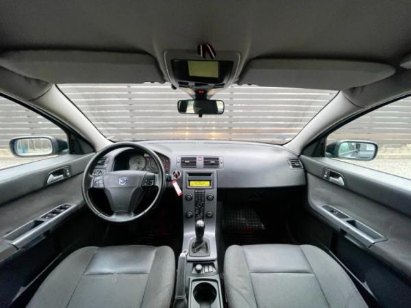 Melns Volvo V50 2005 Rīga, ar dzinēja tilpumu 2.00 L un nobraukumu 0 tūkst. km par 2300 €, foto 6 vietnē AUTOMOTO.COM.LV