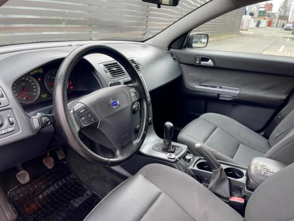 Melns Volvo V50 2005 Rīga, ar dzinēja tilpumu 2.00 L un nobraukumu 0 tūkst. km par 2300 €, foto 7 vietnē AUTOMOTO.COM.LV