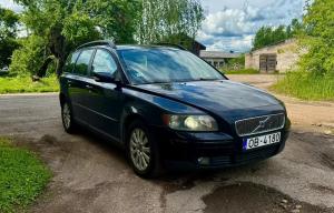 Черный Вольво В50 2005 в Елгава, объемом двигателя 2.00 л и пробегом 476 тыс. км за 1500 €, фото  на AUTOMOTO.COM.LV