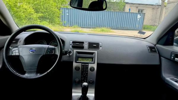 Melns Volvo V50 2005 Jelgava, ar dzinēja tilpumu 2.00 L un nobraukumu 476 tūkst. km par 1500 €, foto 5 vietnē AUTOMOTO.COM.LV