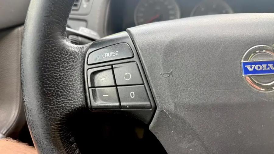 Melns Volvo V50 2005 Jelgava, ar dzinēja tilpumu 2.00 L un nobraukumu 476 tūkst. km par 1500 €, foto 9 vietnē AUTOMOTO.COM.LV