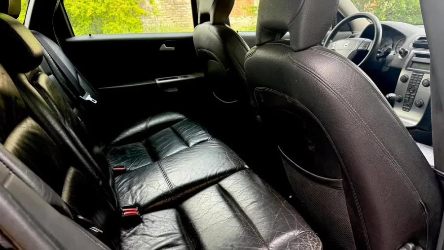 Melns Volvo V50 2005 Jelgava, ar dzinēja tilpumu 2.00 L un nobraukumu 476 tūkst. km par 1500 €, foto 12 vietnē AUTOMOTO.COM.LV