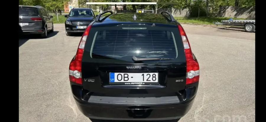 Черный Вольво В50 2005 в Лимбажи, объемом двигателя 2.00 л и пробегом 310 тыс. км за 2550 €, фото 5 на AUTOMOTO.COM.LV