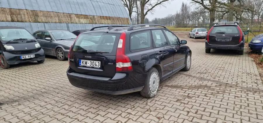 Black Volvo V50 2005 in Valmiera, with an engine capacity of 2.00 L and mileage of 363 thousand km for 1150 €, photo 4 on AUTOMOTO.COM.LV