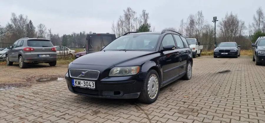 Black Volvo V50 2005 in Valmiera, with an engine capacity of 2.00 L and mileage of 363 thousand km for 1150 €, photo 7 on AUTOMOTO.COM.LV