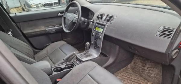 Melns Volvo V50 2005 Valmiera, ar dzinēja tilpumu 2.00 L un nobraukumu 363 tūkst. km par 1150 €, foto 9 vietnē AUTOMOTO.COM.LV