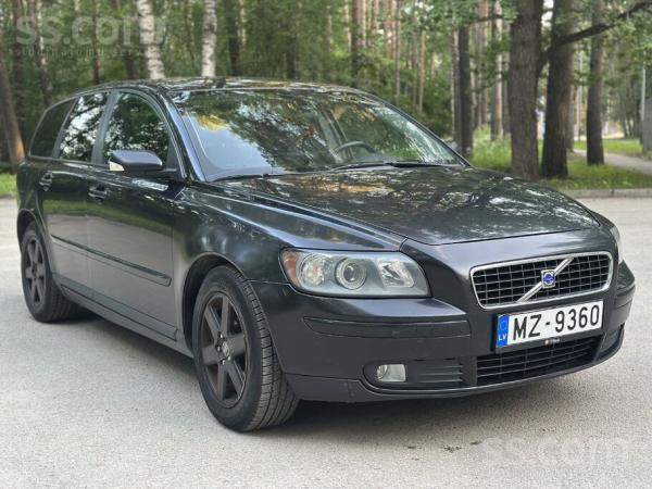 Black Volvo V50 2005 in Riga, with an engine capacity of 2.00 L and mileage of 0 thousand km for 1490 €, photo 2 on AUTOMOTO.COM.LV
