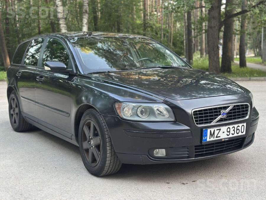 Black Volvo V50 2005 in Riga, with an engine capacity of 2.00 L and mileage of 0 thousand km for 1490 €, photo 3 on AUTOMOTO.COM.LV