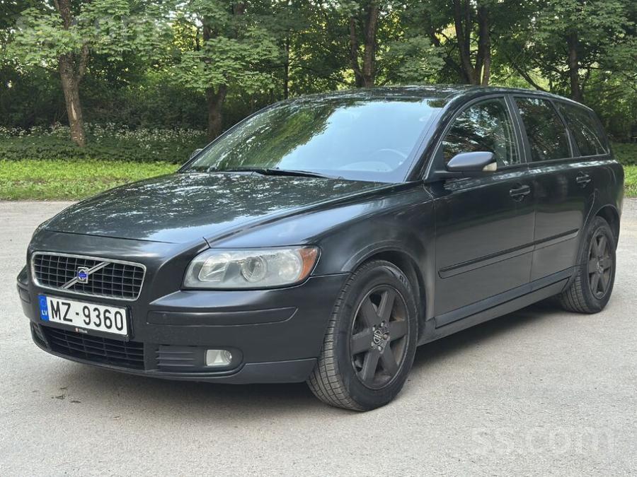 Black Volvo V50 2005 in Riga, with an engine capacity of 2.00 L and mileage of 0 thousand km for 1490 €, photo 4 on AUTOMOTO.COM.LV