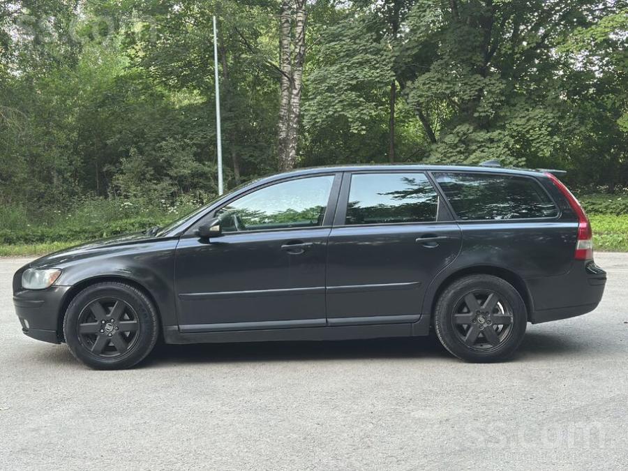 Black Volvo V50 2005 in Riga, with an engine capacity of 2.00 L and mileage of 0 thousand km for 1490 €, photo 6 on AUTOMOTO.COM.LV