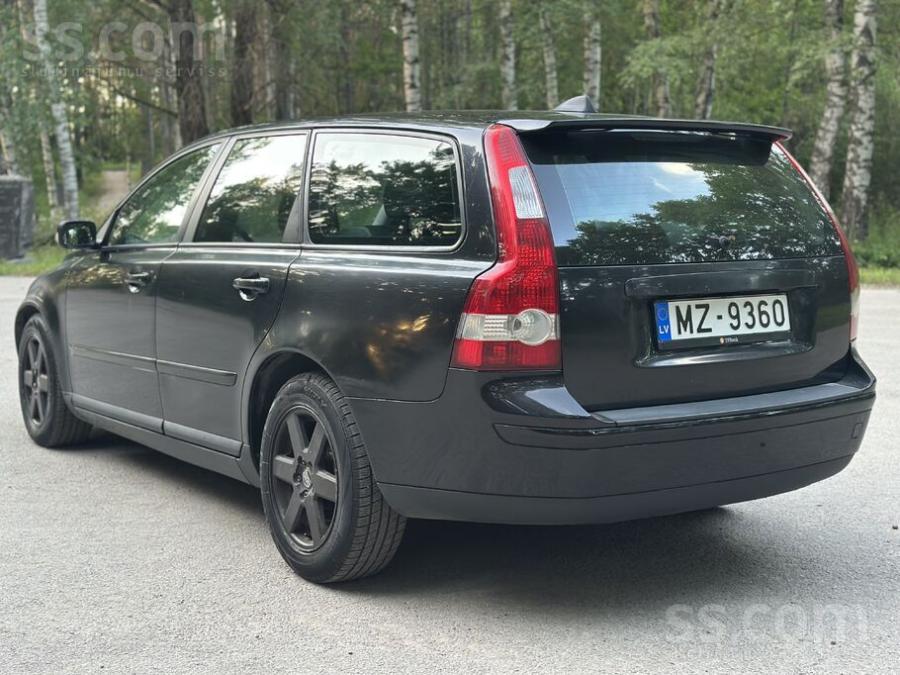 Black Volvo V50 2005 in Riga, with an engine capacity of 2.00 L and mileage of 0 thousand km for 1490 €, photo 7 on AUTOMOTO.COM.LV