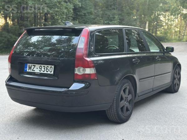 Black Volvo V50 2005 in Riga, with an engine capacity of 2.00 L and mileage of 0 thousand km for 1490 €, photo 7 on AUTOMOTO.COM.LV