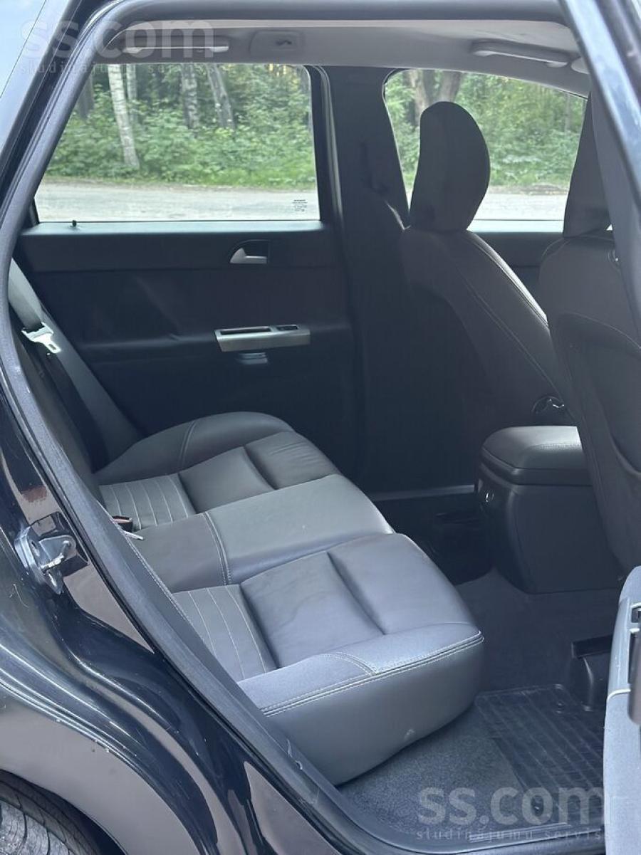 Black Volvo V50 2005 in Riga, with an engine capacity of 2.00 L and mileage of 0 thousand km for 1490 €, photo 13 on AUTOMOTO.COM.LV