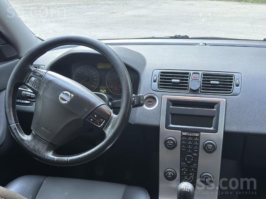 Black Volvo V50 2005 in Riga, with an engine capacity of 2.00 L and mileage of 0 thousand km for 1490 €, photo 14 on AUTOMOTO.COM.LV