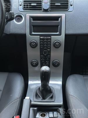 Black Volvo V50 2005 in Riga, with an engine capacity of 2.00 L and mileage of 0 thousand km for 1490 €, photo 15 on AUTOMOTO.COM.LV