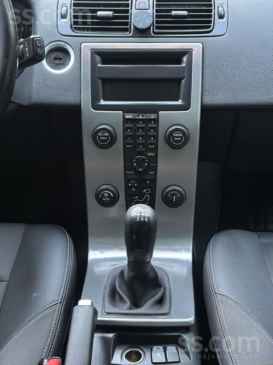 Black Volvo V50 2005 in Riga, with an engine capacity of 2.00 L and mileage of 0 thousand km for 1490 €, photo 15 on AUTOMOTO.COM.LV