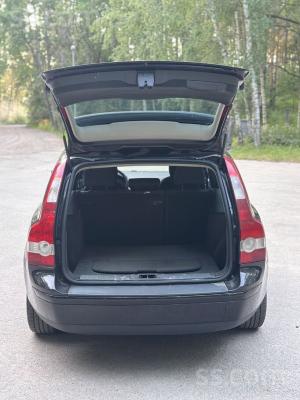 Black Volvo V50 2005 in Riga, with an engine capacity of 2.00 L and mileage of 0 thousand km for 1490 €, photo 16 on AUTOMOTO.COM.LV
