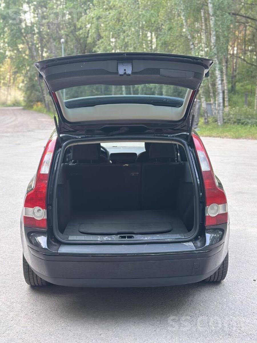 Black Volvo V50 2005 in Riga, with an engine capacity of 2.00 L and mileage of 0 thousand km for 1490 €, photo 16 on AUTOMOTO.COM.LV