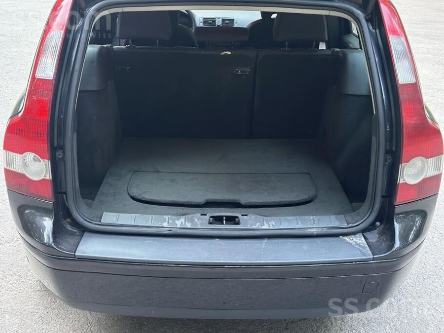 Black Volvo V50 2005 in Riga, with an engine capacity of 2.00 L and mileage of 0 thousand km for 1490 €, photo 17 on AUTOMOTO.COM.LV