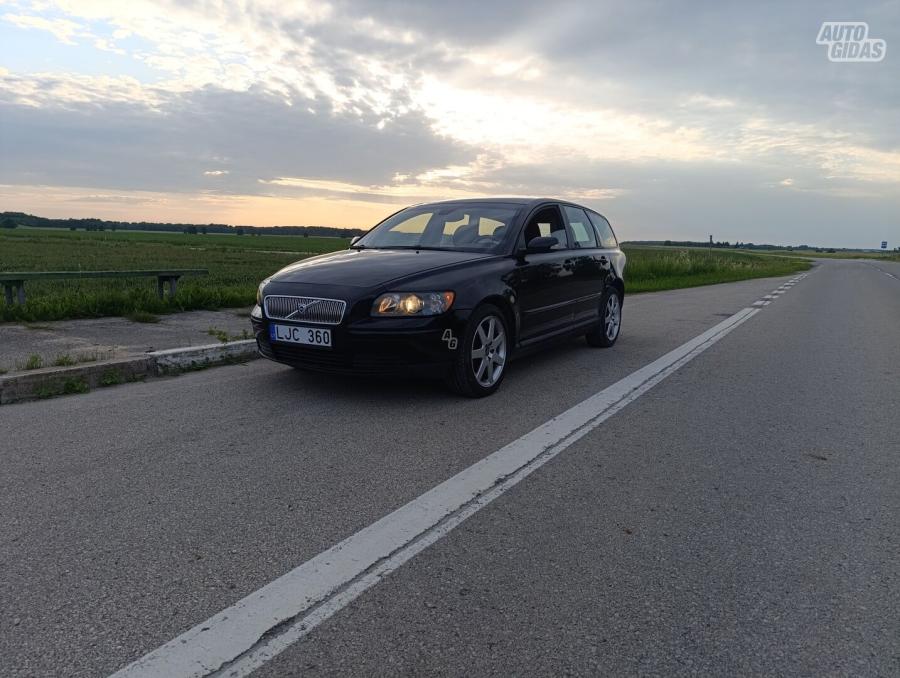 Melns Volvo V50 2005 Biržai, ar dzinēja tilpumu 2.00 L un nobraukumu 273 tūkst. km par 1500 €, foto 1 vietnē AUTOMOTO.COM.LV